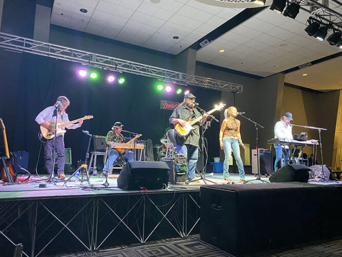 Brenda Loomis Band entertains crowd | News, Sports, Jobs - The Alpena News